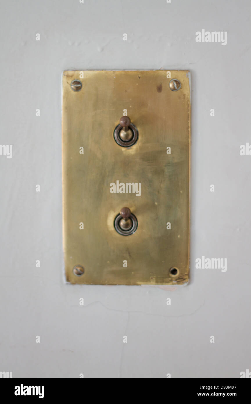 Old fashioned light switch hi-res stock photography and images - Alamy