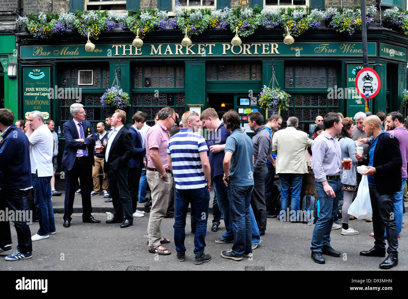 A pub in sothwark hi-res stock photography and images - Alamy