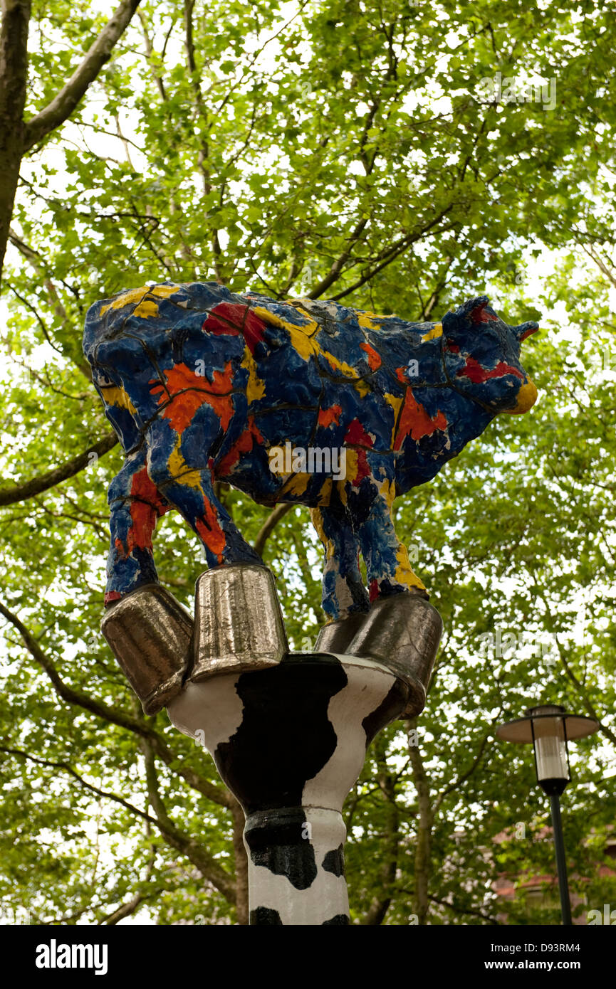 Cow statue hi-res stock photography and images - Alamy