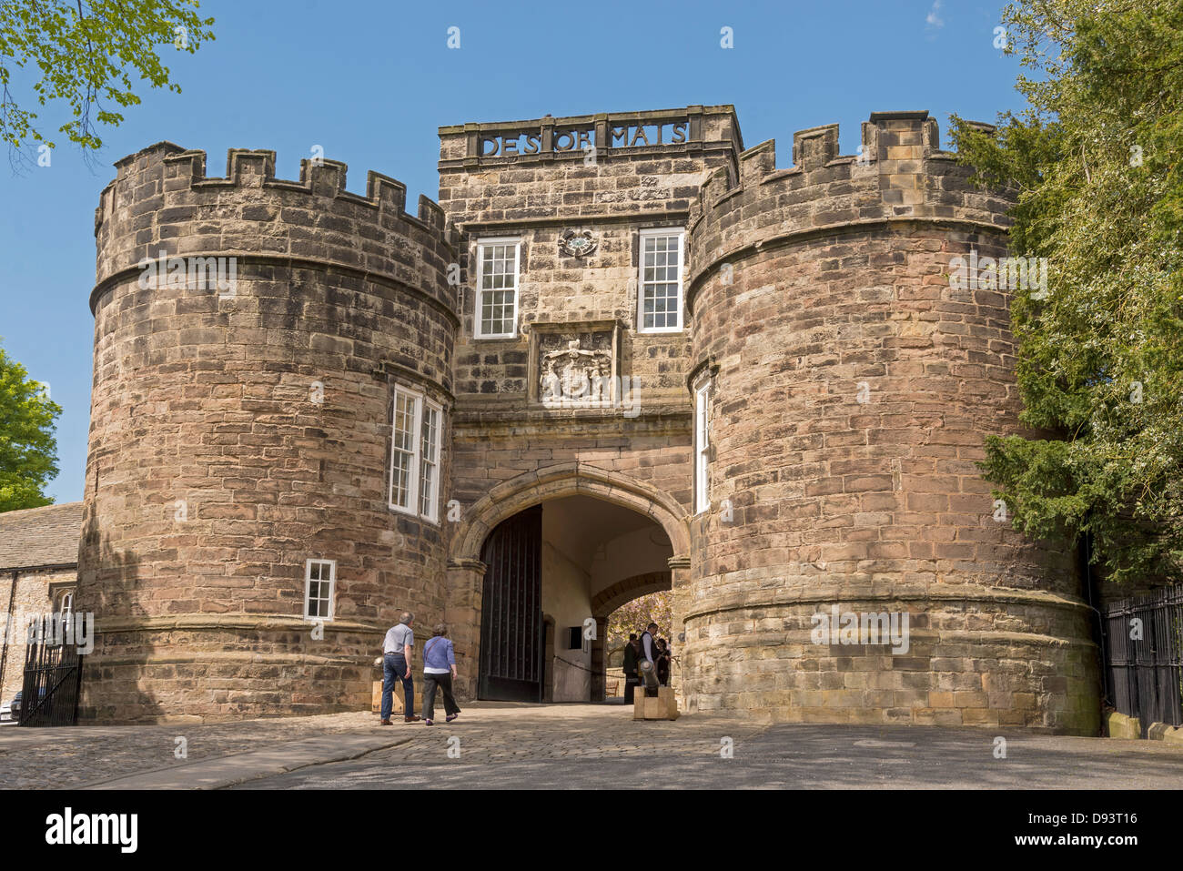 Castle_entrance hi-res stock photography and images - Alamy