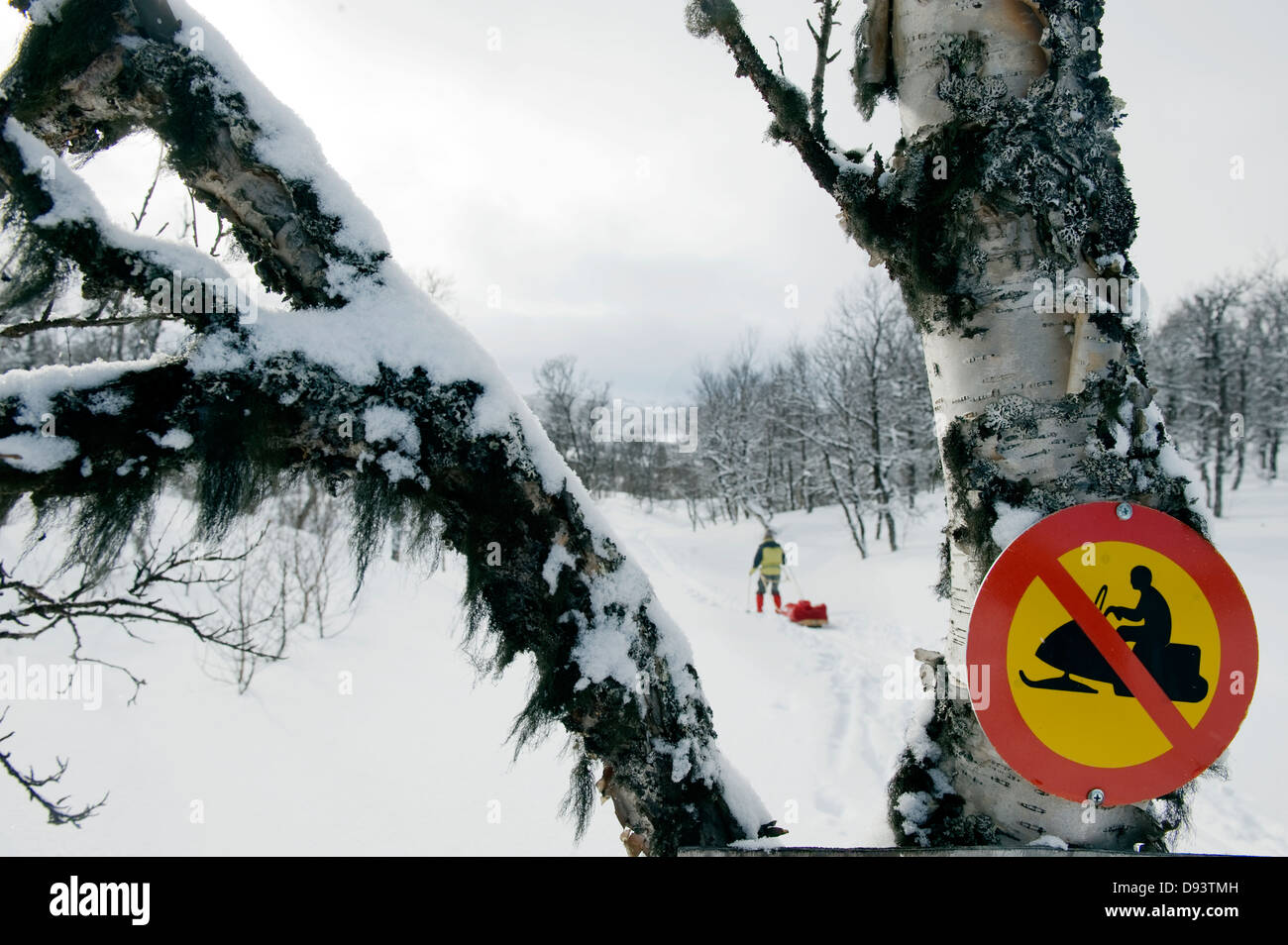 Snowmobile warning sign hi-res stock photography and images - Alamy