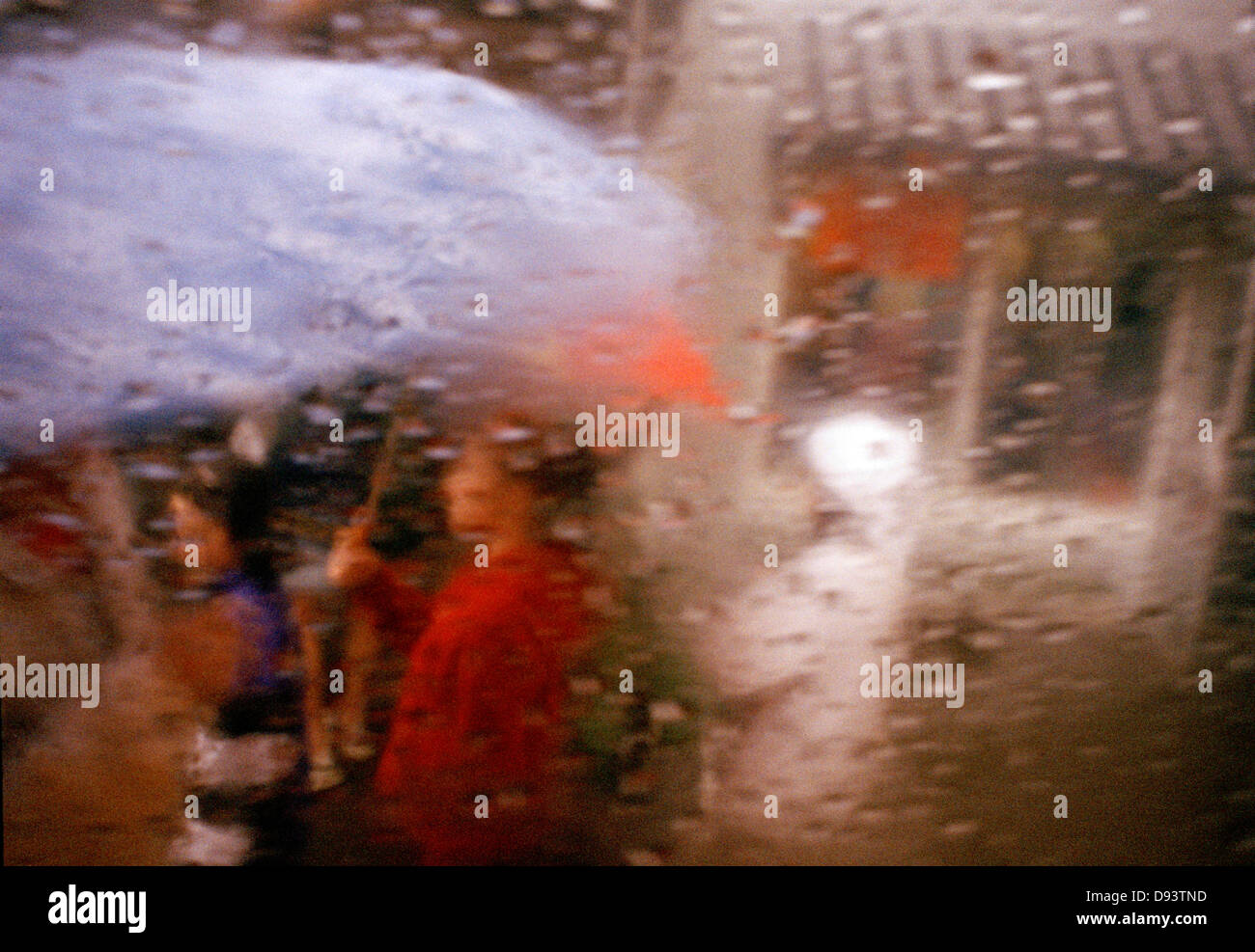 People in the rain Stock Photo - Alamy