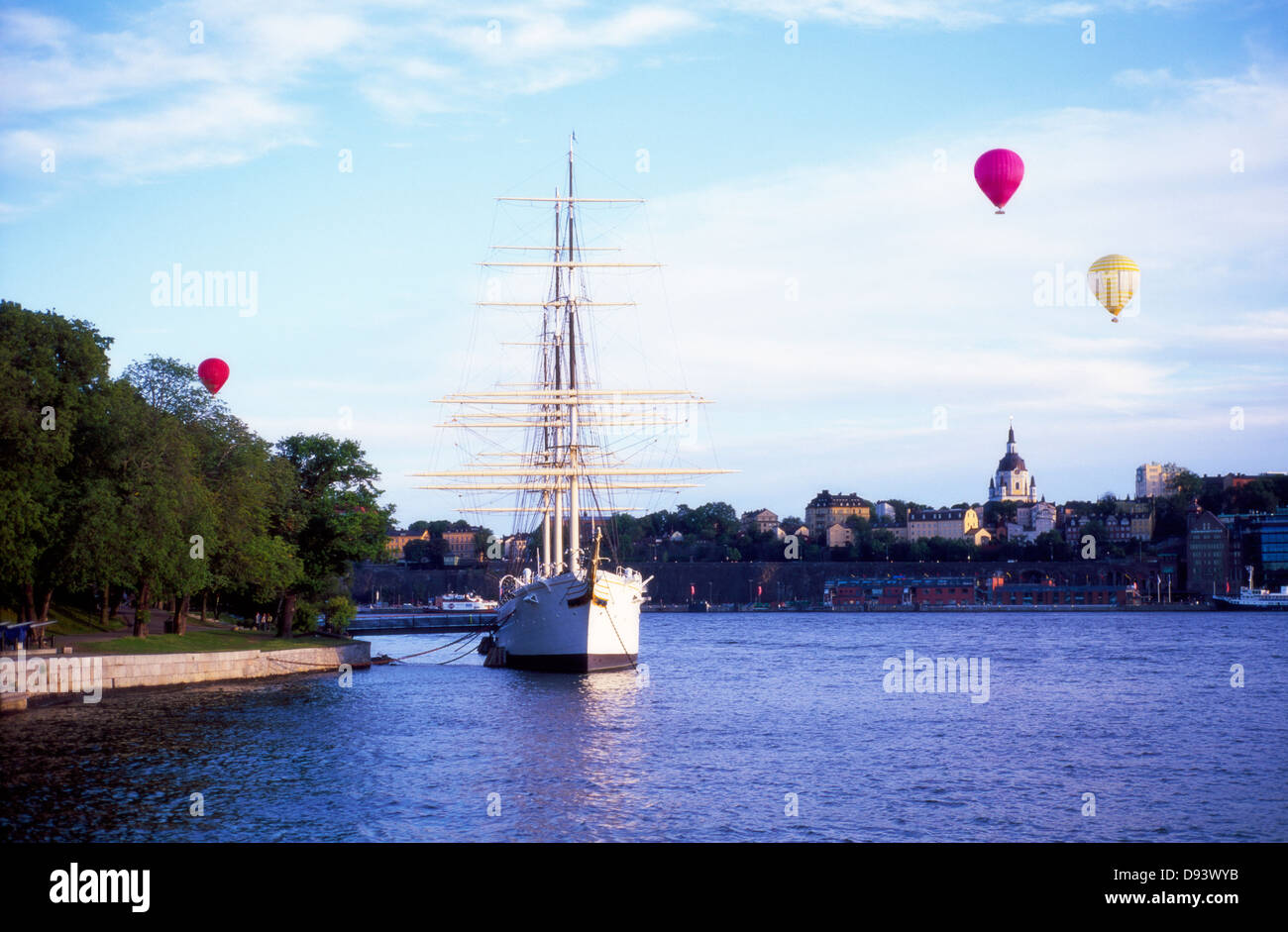 Sailing ship and hot air balloon hi-res stock photography and images ...