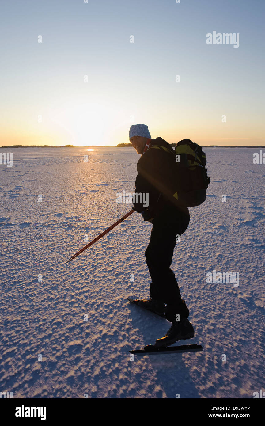 Men silhouette snow hi-res stock photography and images - Alamy