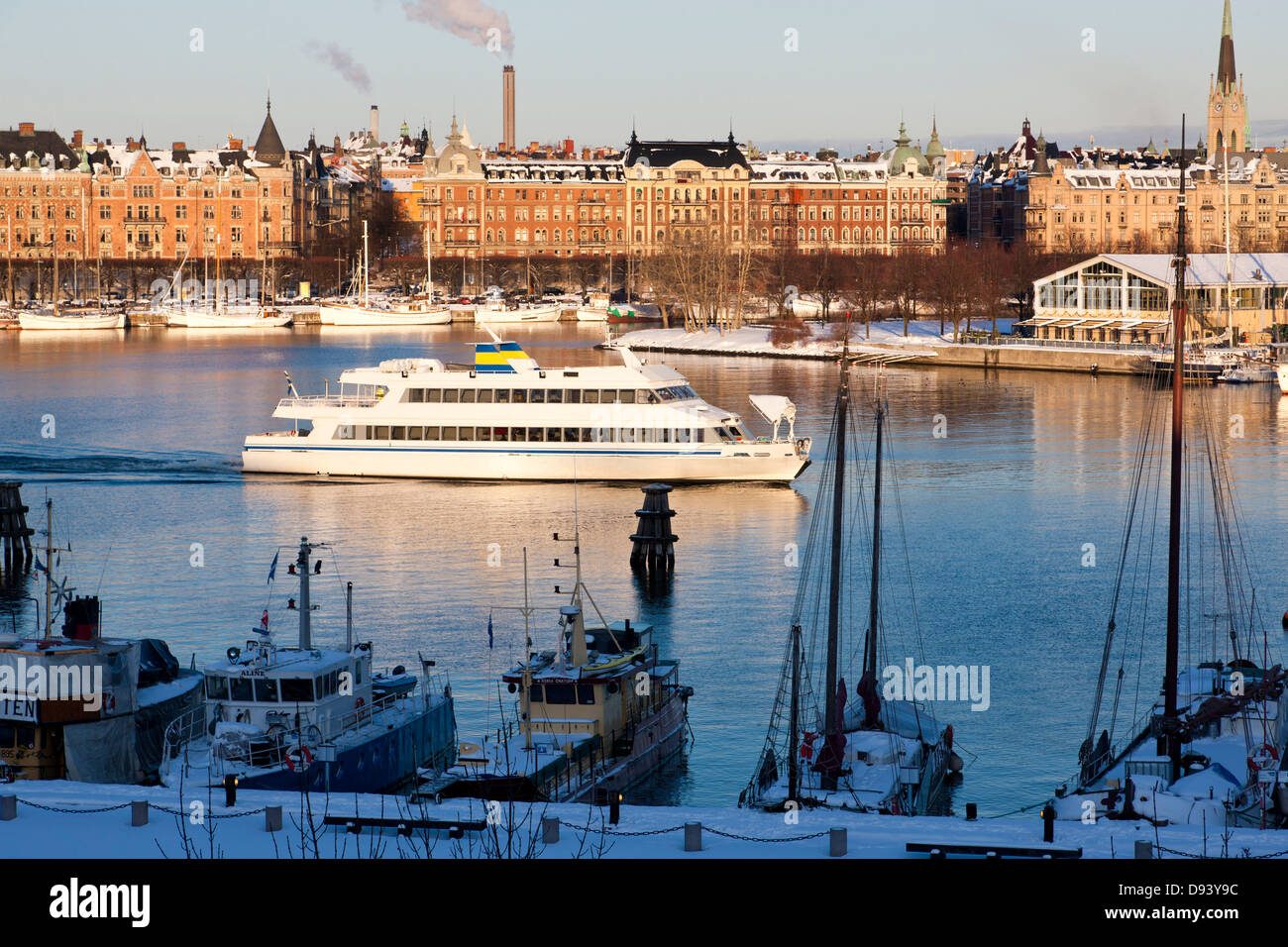 Ferry travelling hi-res stock photography and images - Alamy