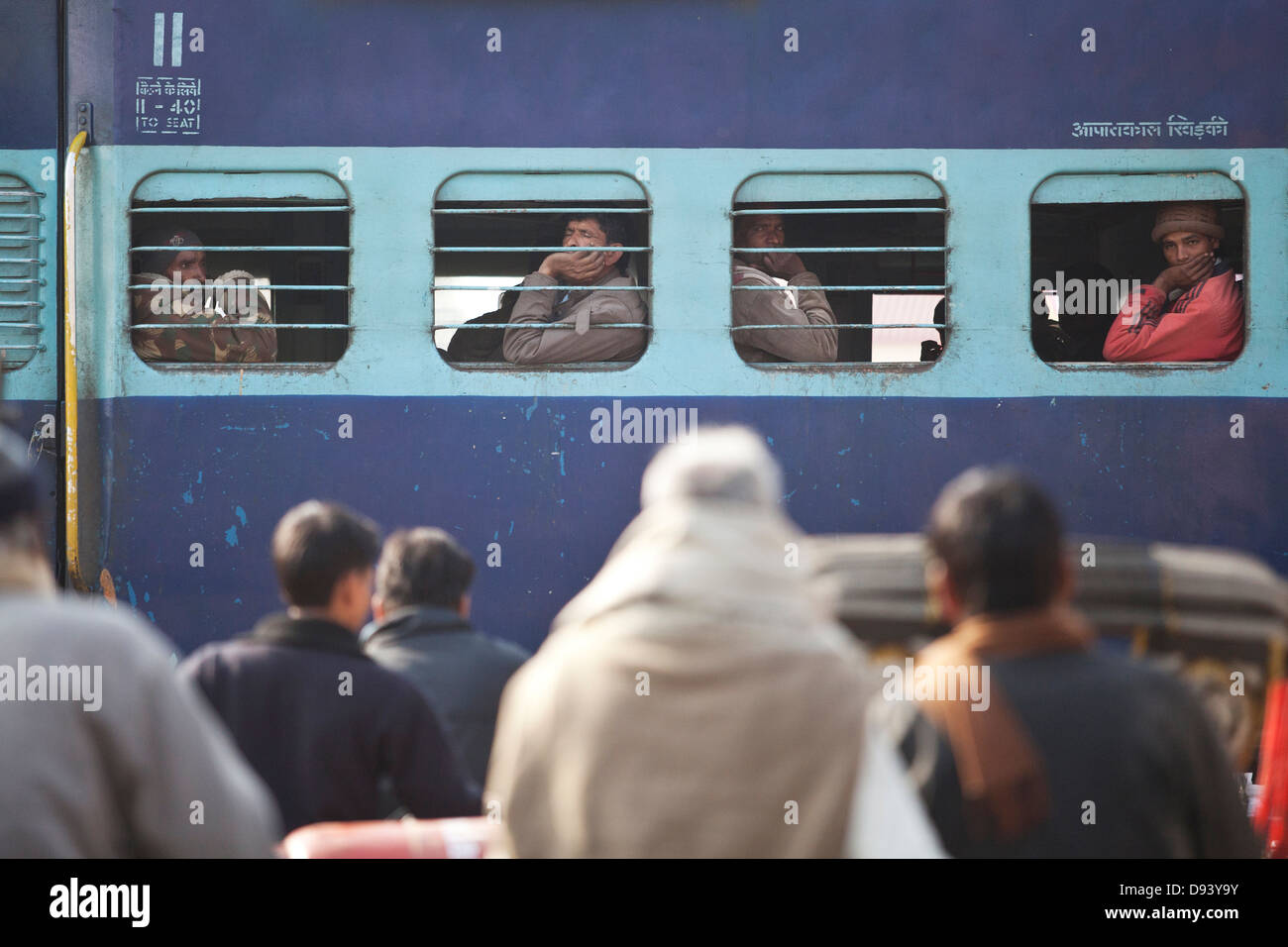 People hanging out of train india hi-res stock photography and images ...
