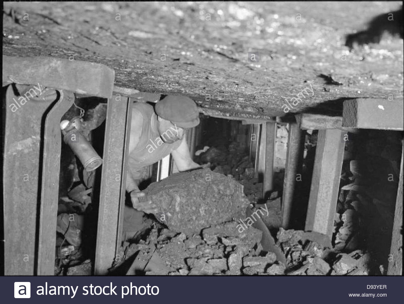 Coal Miners- Everyday Life in a Midlands Colliery, England, UK, 1944 ...