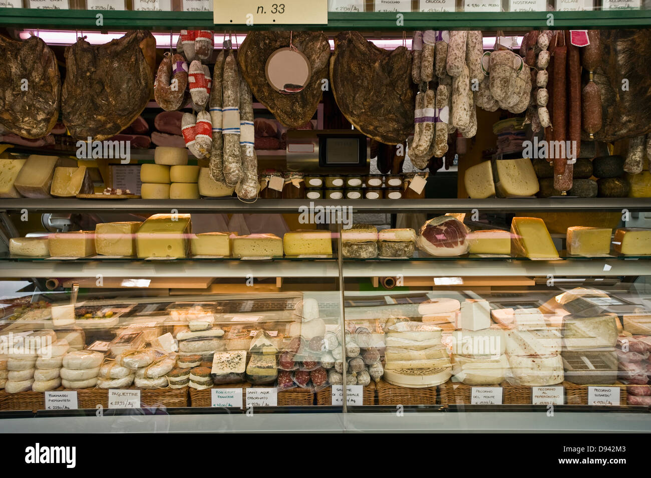 Italian market meat hi-res stock photography and images - Alamy