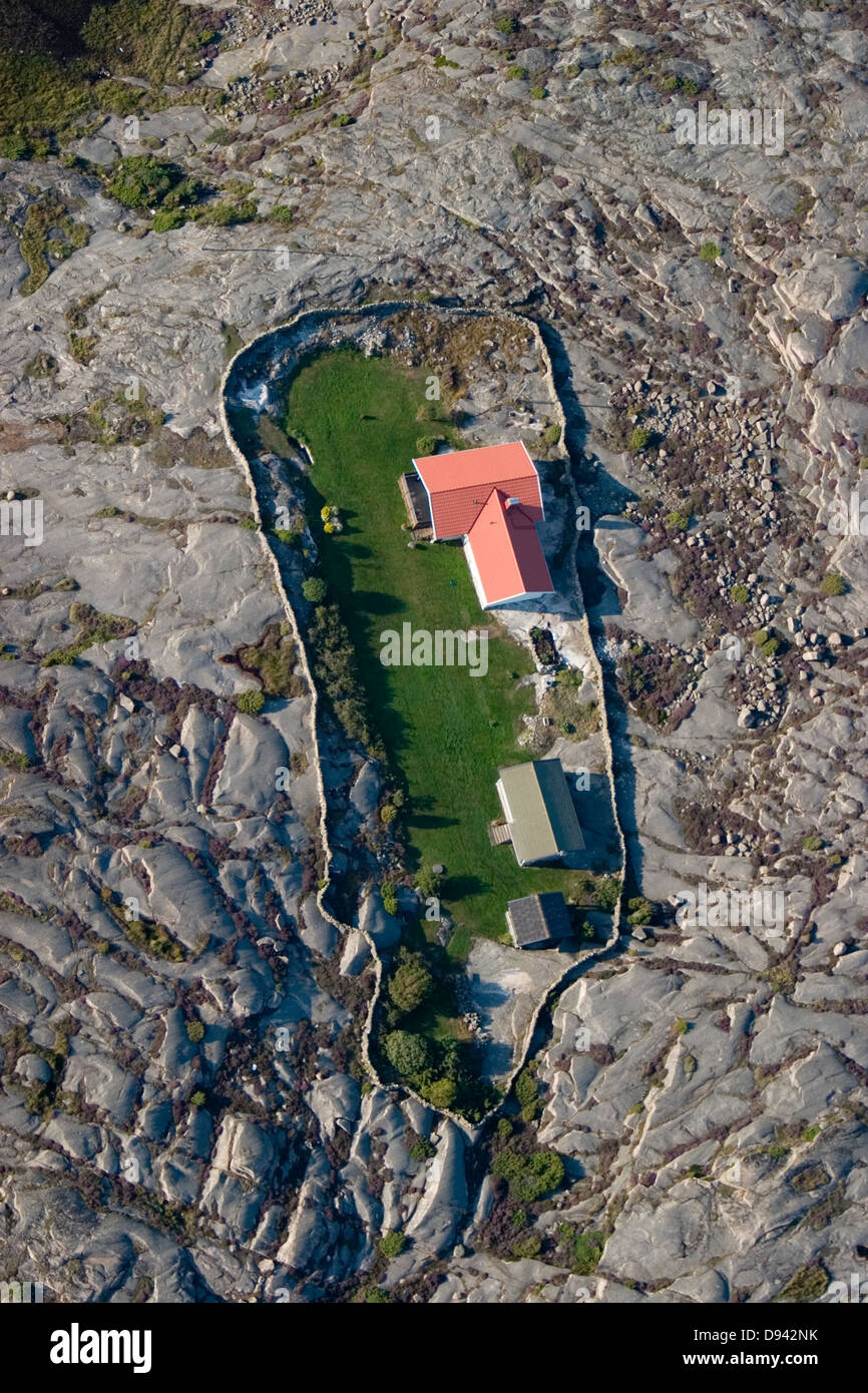 House isolated cliff hi-res stock photography and images - Alamy