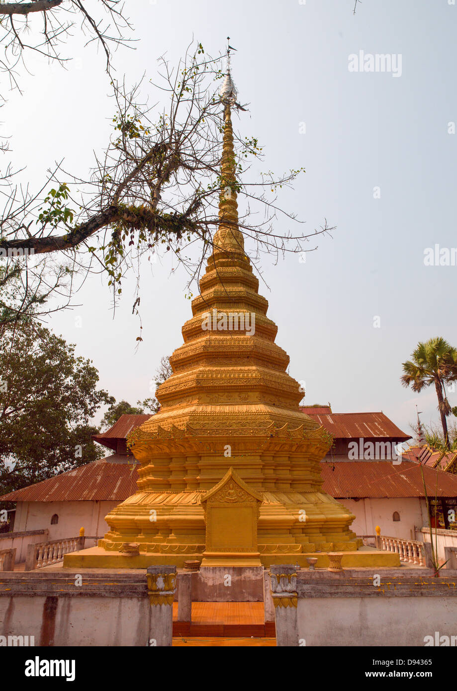 Gold covered buddhist stupa hi-res stock photography and images - Alamy