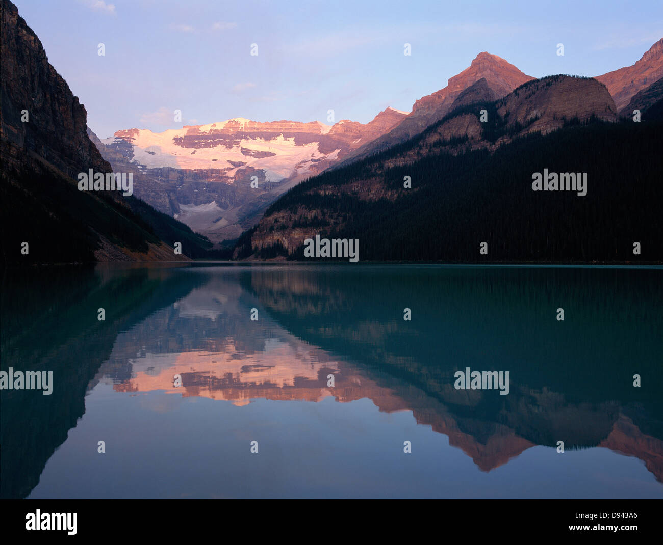 Lake Louise, Banff Nationalpark, Alberta, Kanada Stock Photo - Alamy