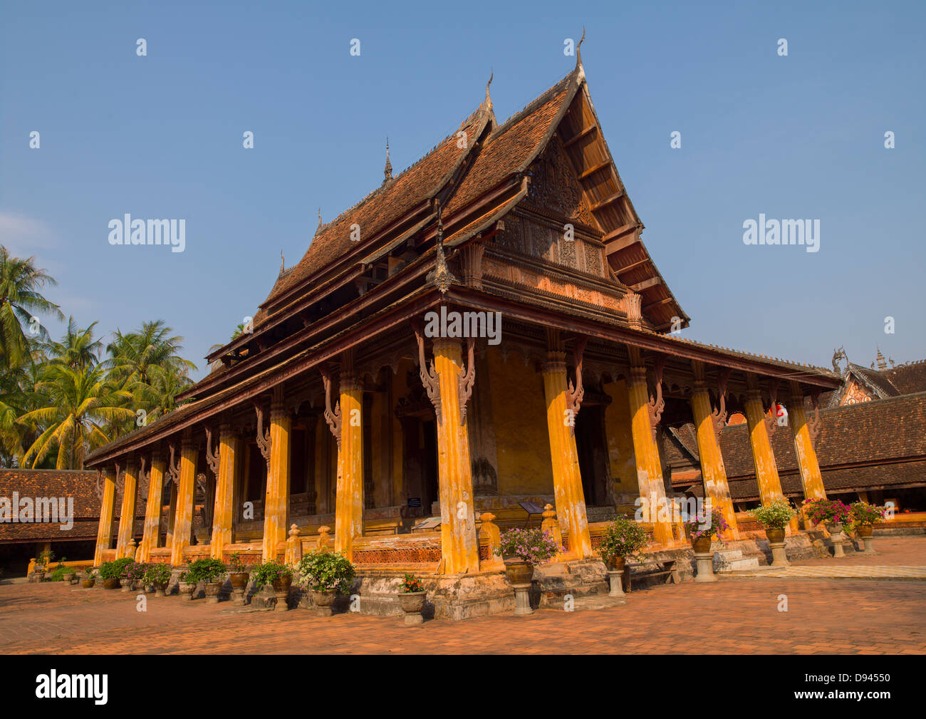 Indochina laos vientiane wat sisaket architecture hi-res stock ...