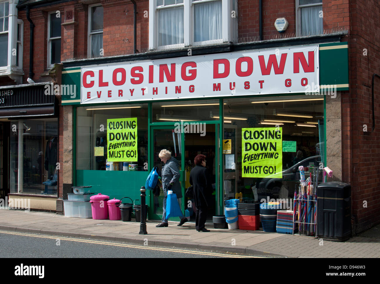 Closing down sale everything go hi-res stock photography and images - Alamy