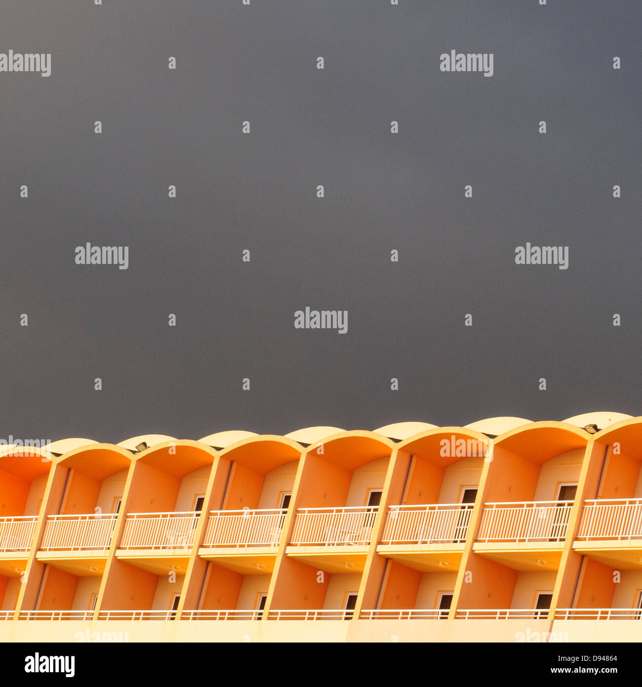 Overcast sky architecture hi-res stock photography and images - Alamy