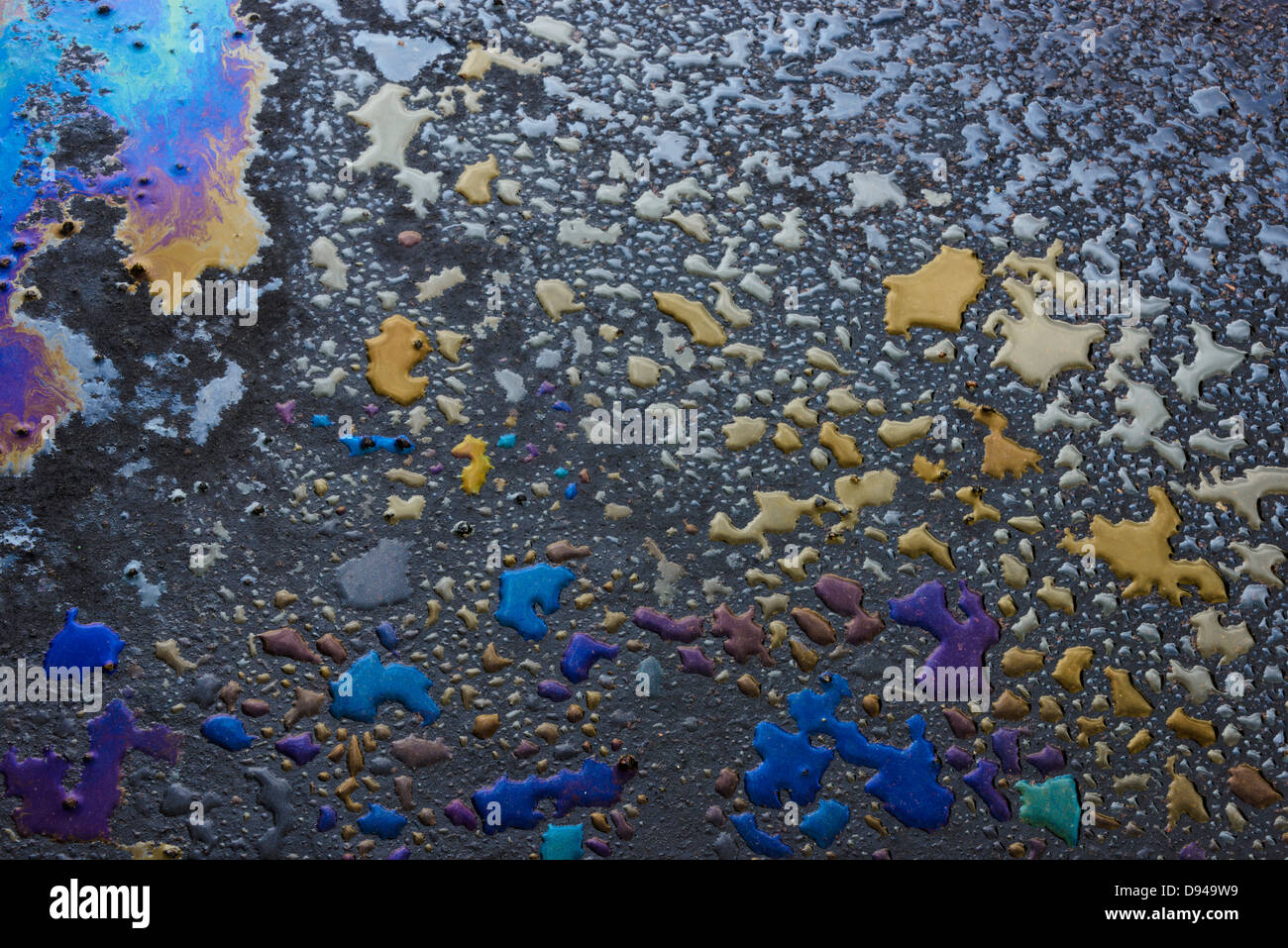 Oil in water puddle hi-res stock photography and images - Alamy