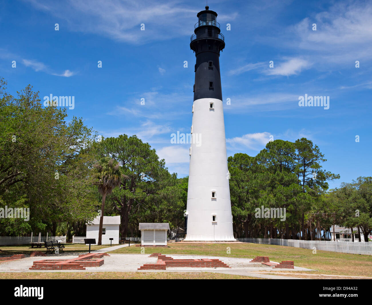 Black and white tower hi-res stock photography and images - Alamy