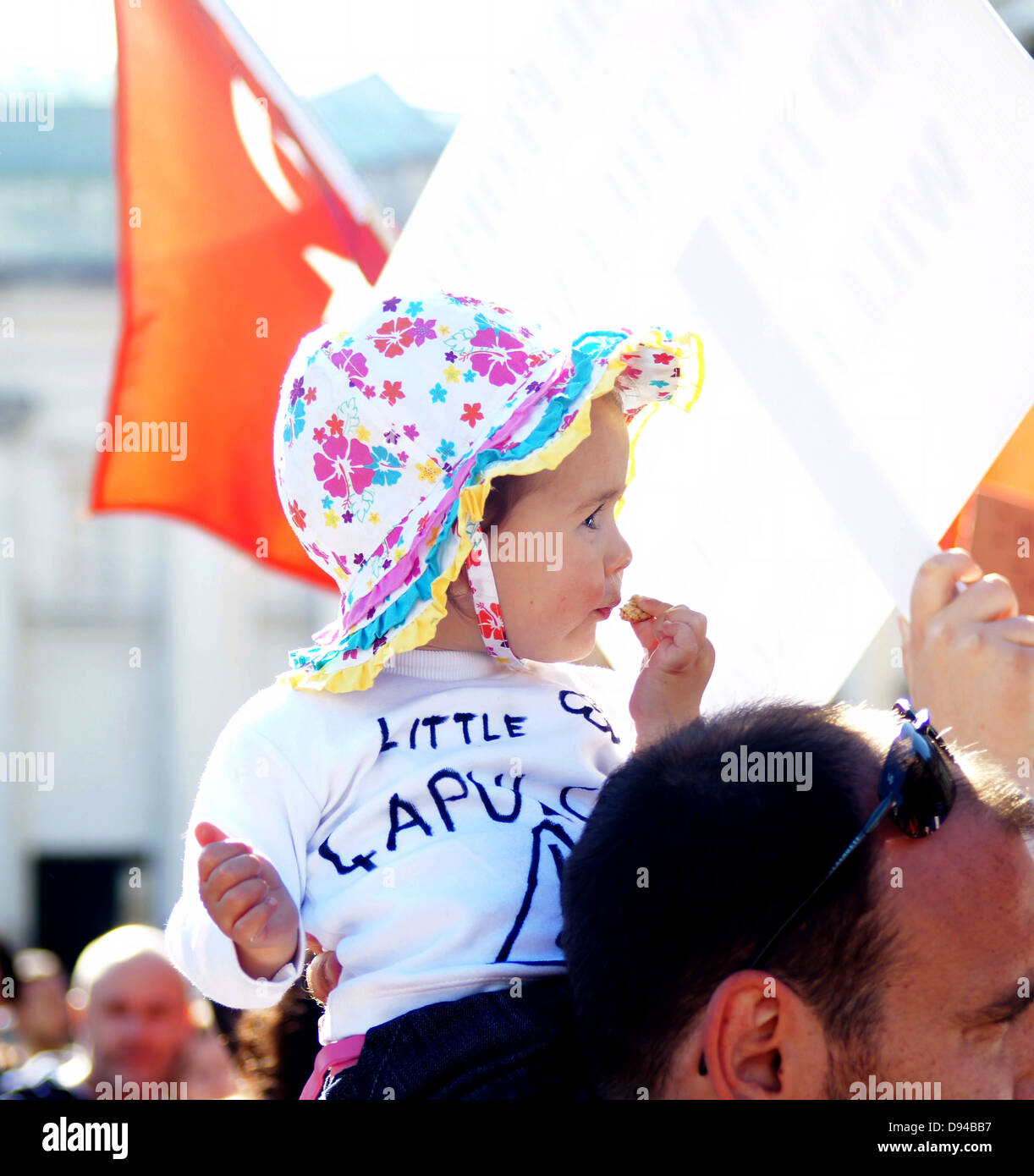 Little girl on Father's shoulder during a rally Stock Photo - Alamy
