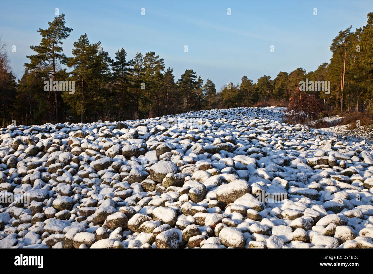 Pebbles and snow hi-res stock photography and images - Alamy