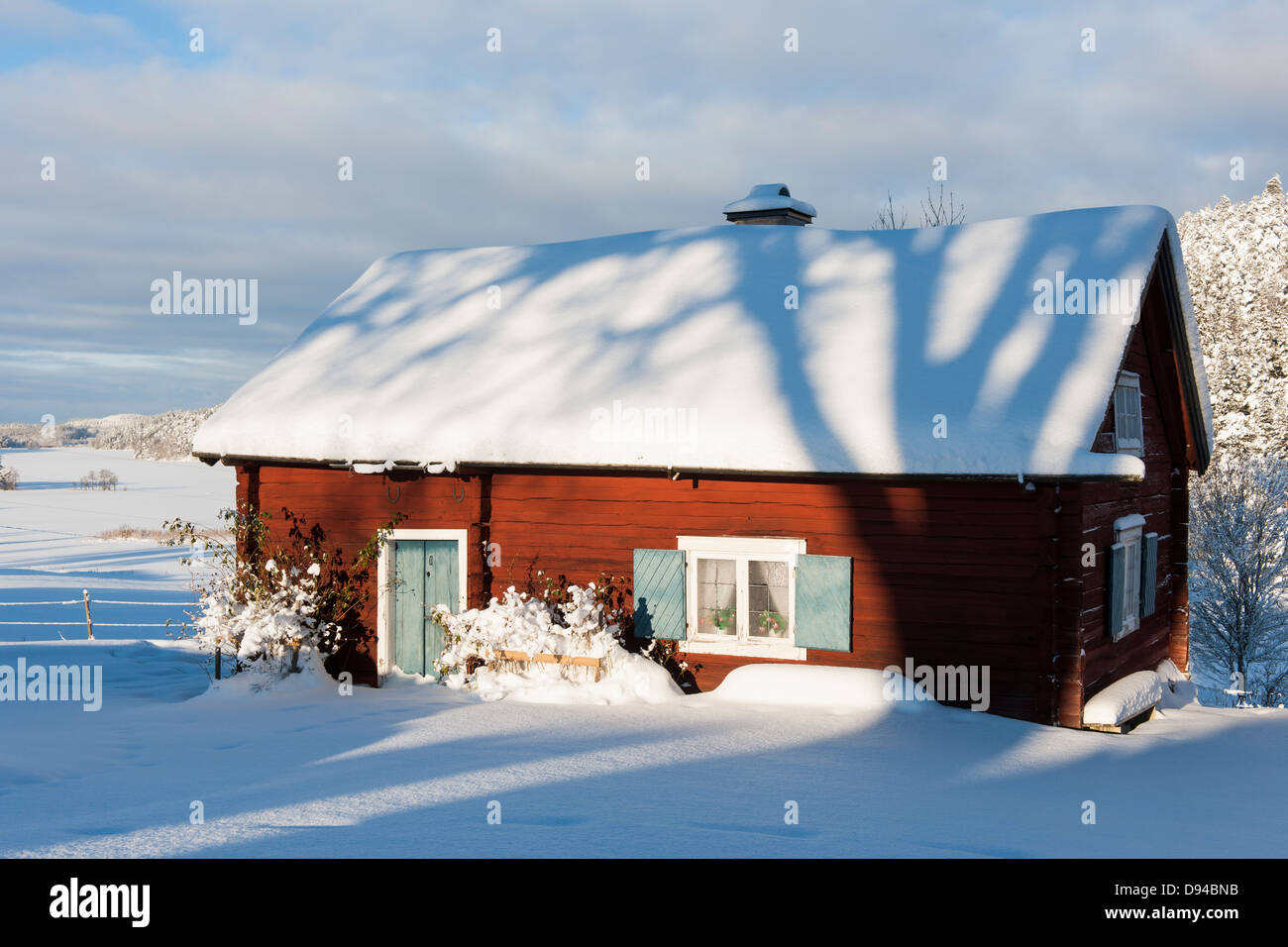 Covered cottage hi-res stock photography and images - Alamy
