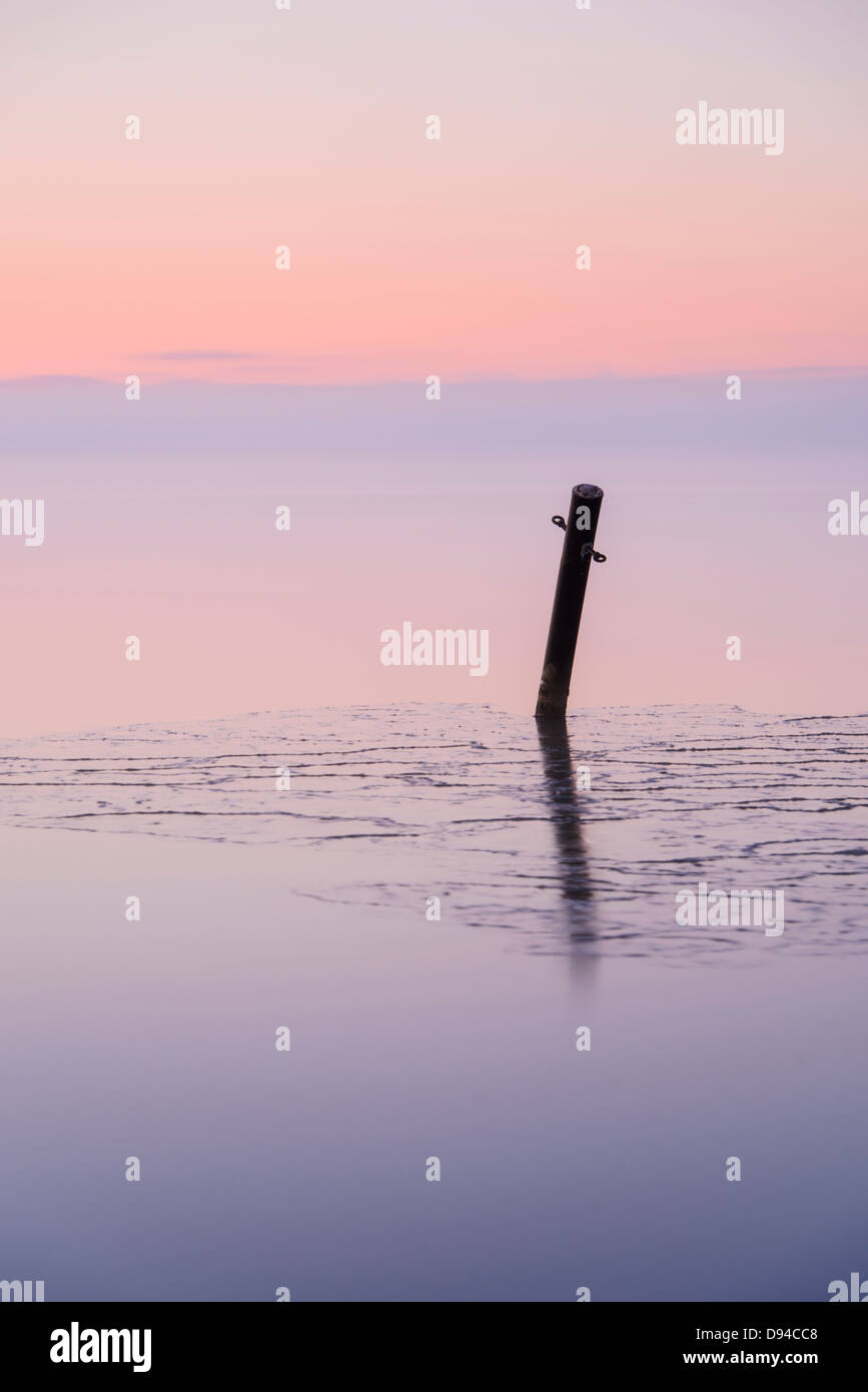 Water post vertical hi-res stock photography and images - Alamy