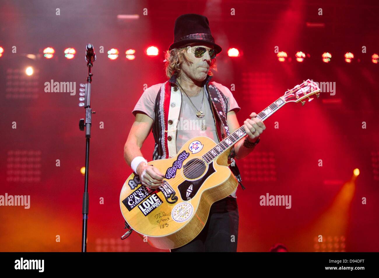 Jun 6, 2013: Kenny Alphin of Big and Rich works the crowd. Thunder on ...