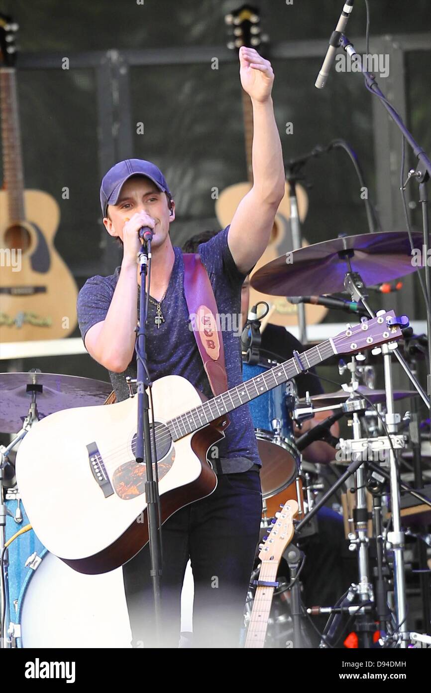 Jun 6, 2013: Country music artist Greg Bates sings for the crowd ...