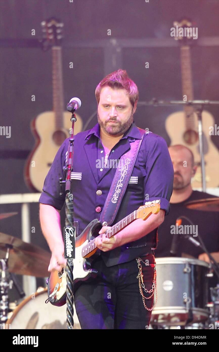 Jun 6, 2013: Country music recording artist Randy Houser works the ...