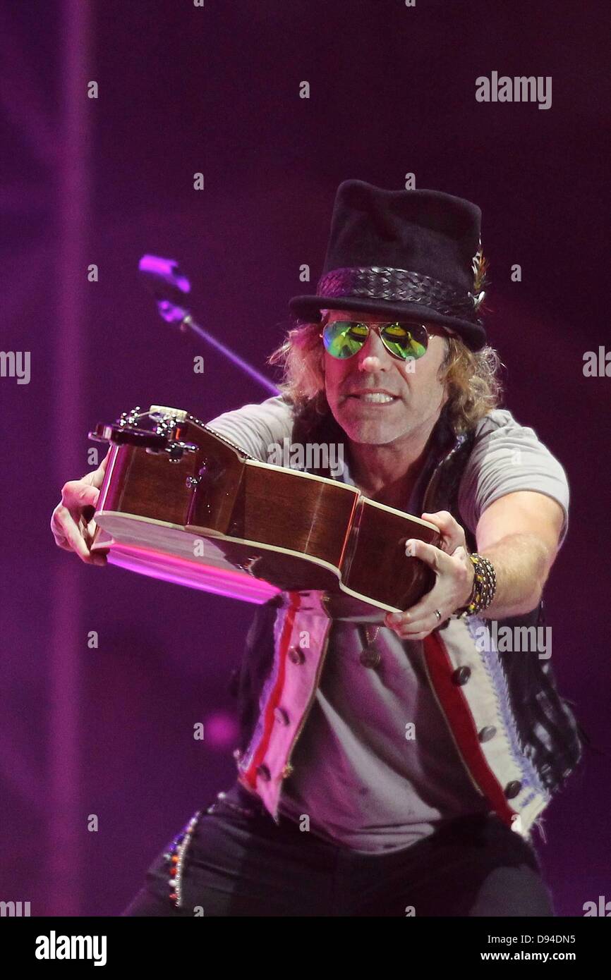 Jun 6, 2013: Kenny Alphin of Big and Rich works the crowd. Thunder on ...