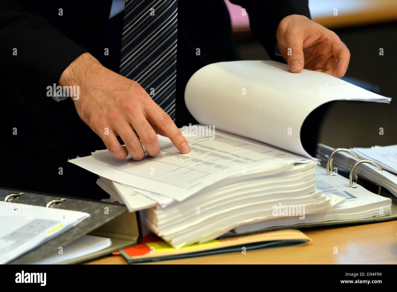 Officers taking statements hi-res stock photography and images - Alamy