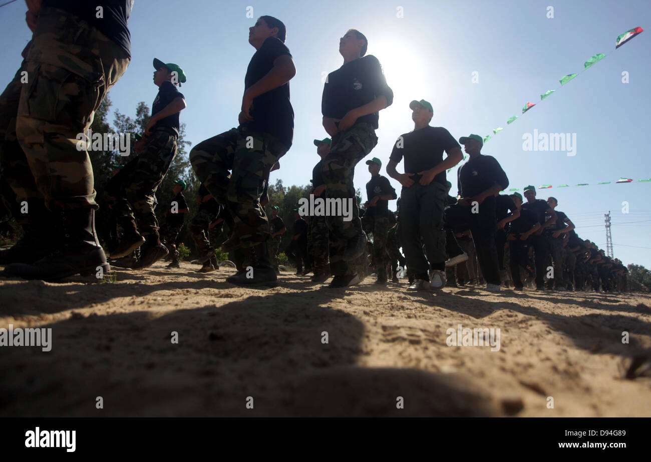 Gaza City, Gaza Strip, Palestinian Territory. 10th June, 2013. Young ...