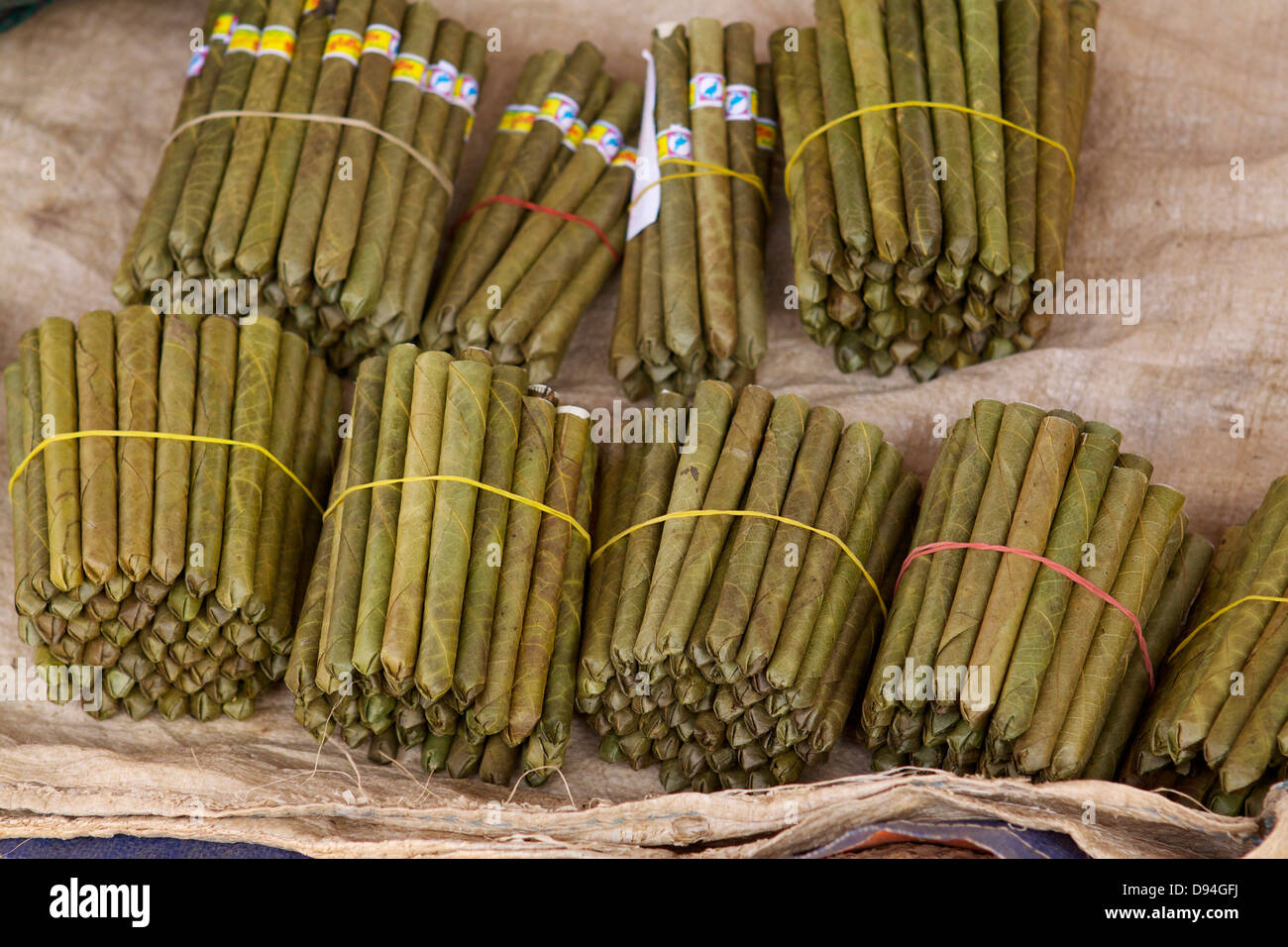 Hand rolled cigar bundles hi-res stock photography and images - Alamy