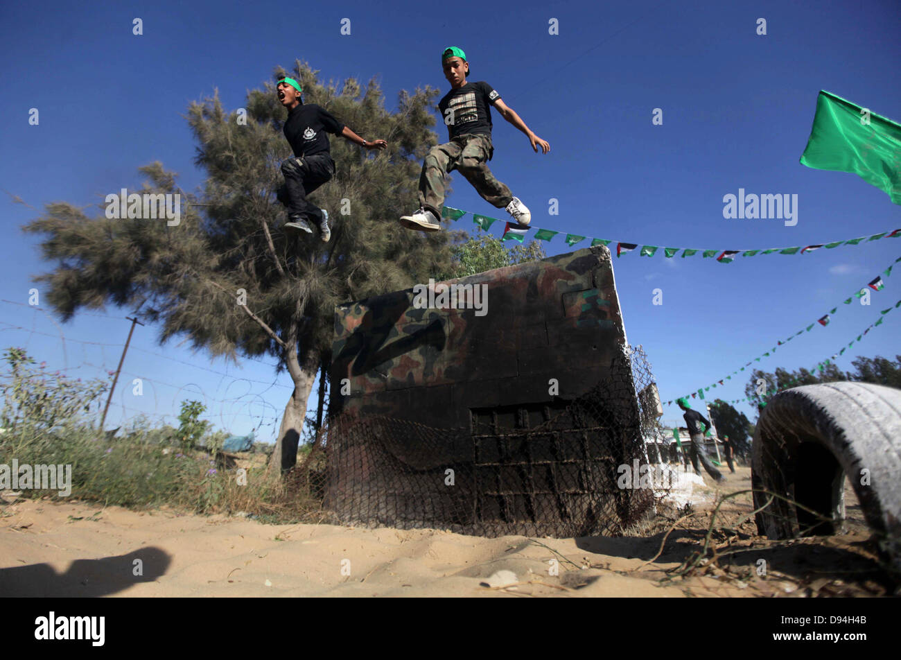 Gaza City, Gaza Strip, Palestinian Territory. 10th June, 2013. Young ...