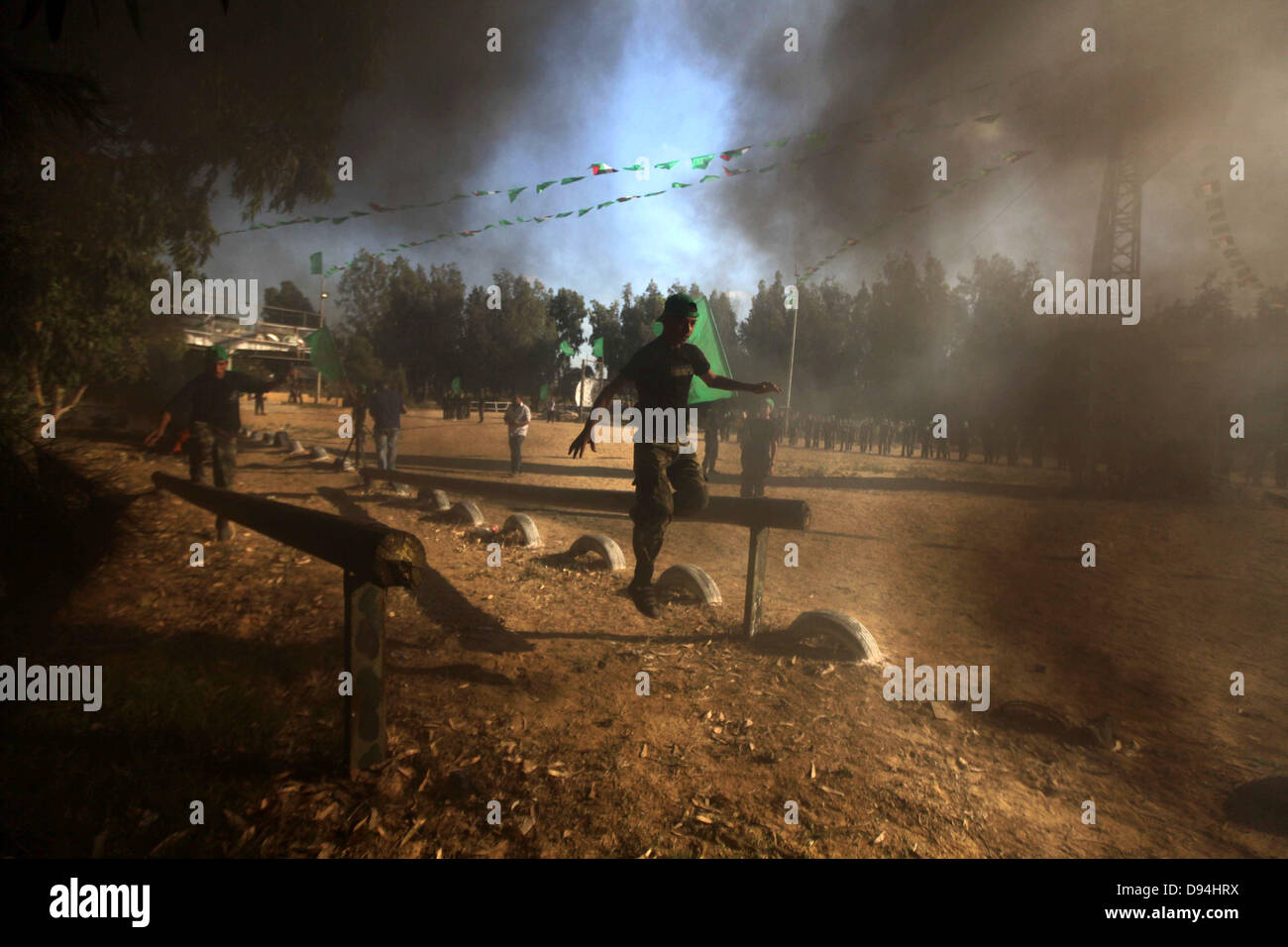 Gaza City, Gaza Strip, Palestinian Territory. 10th June, 2013. Young ...