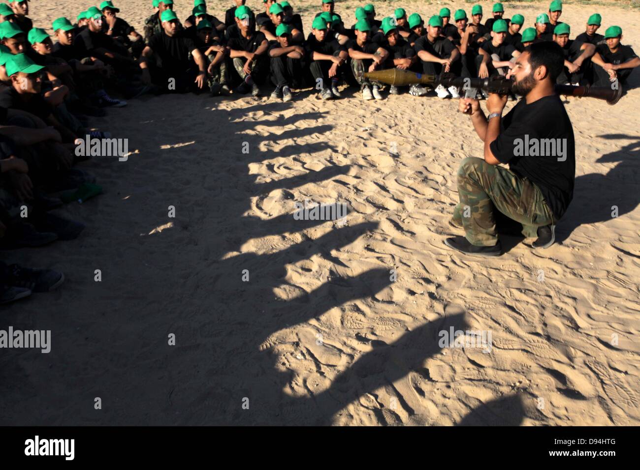 Gaza City, Gaza Strip, Palestinian Territory. 10th June, 2013. Young ...