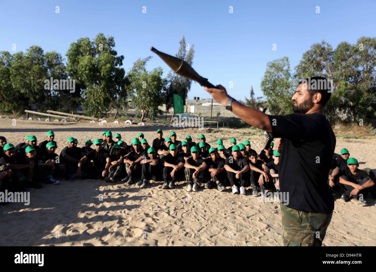 Gaza City, Gaza Strip, Palestinian Territory. 10th June, 2013. Young ...