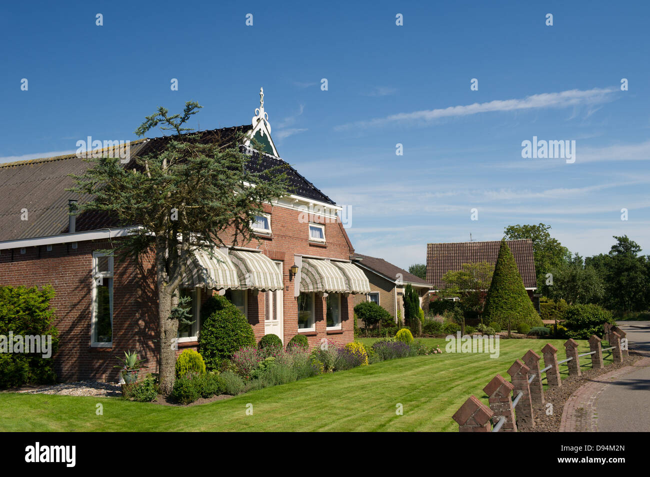 Typical Dutch farmhouse in Friesland Stock Photo - Alamy