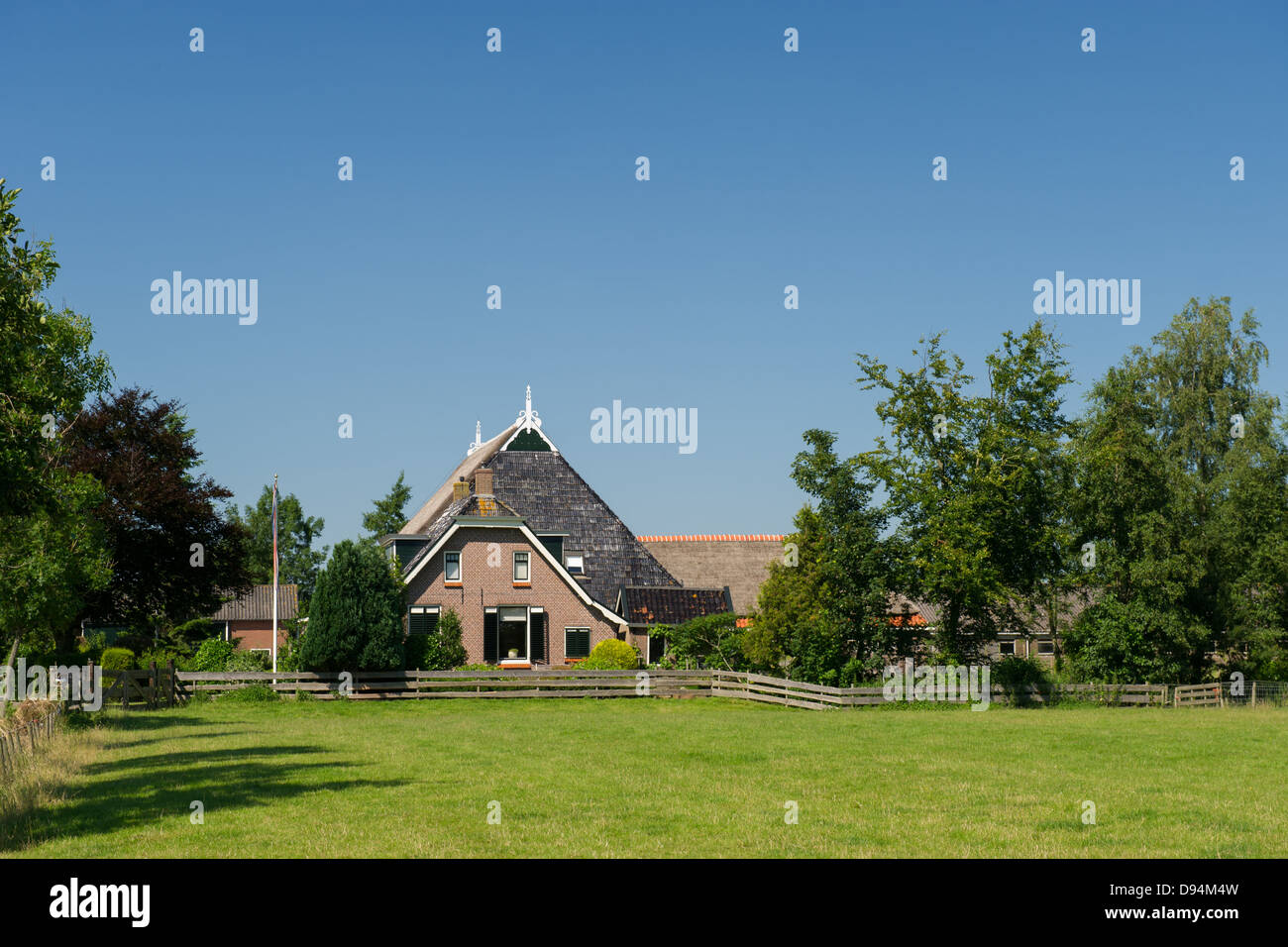 Typical Dutch farmhouse in landscape at Friesland Stock Photo - Alamy