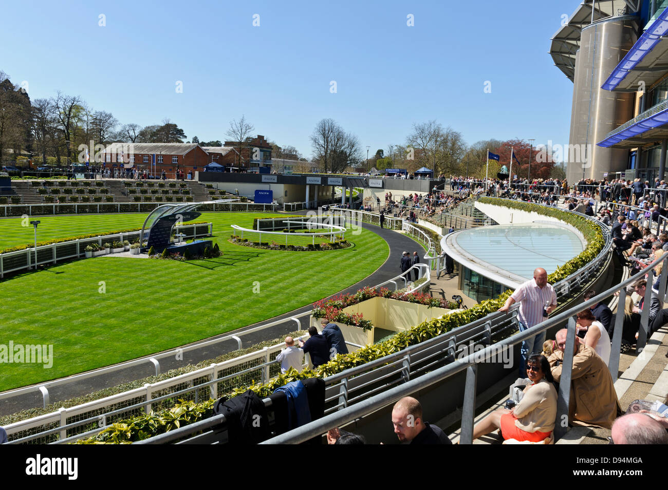 Horse racing spectators uk hi-res stock photography and images - Alamy