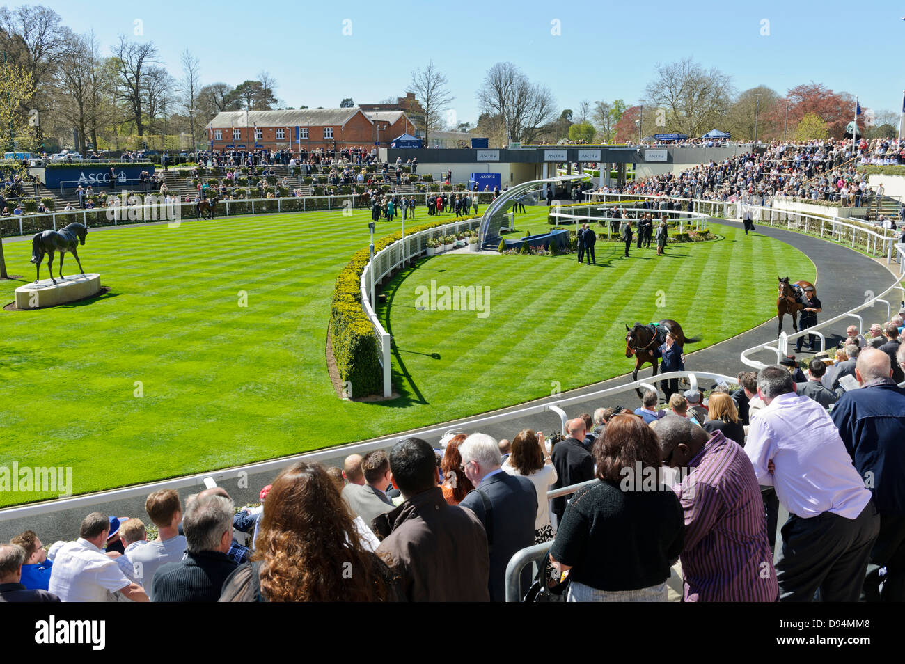 Spectators watching horse race hi-res stock photography and images - Alamy