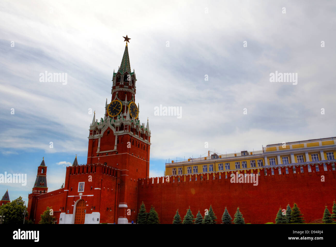 Historic wall of Moscow Kremlin overlooking Red Square Stock Photo - Alamy