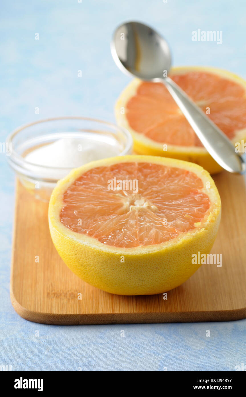Grapefruit cut in half hi-res stock photography and images - Alamy