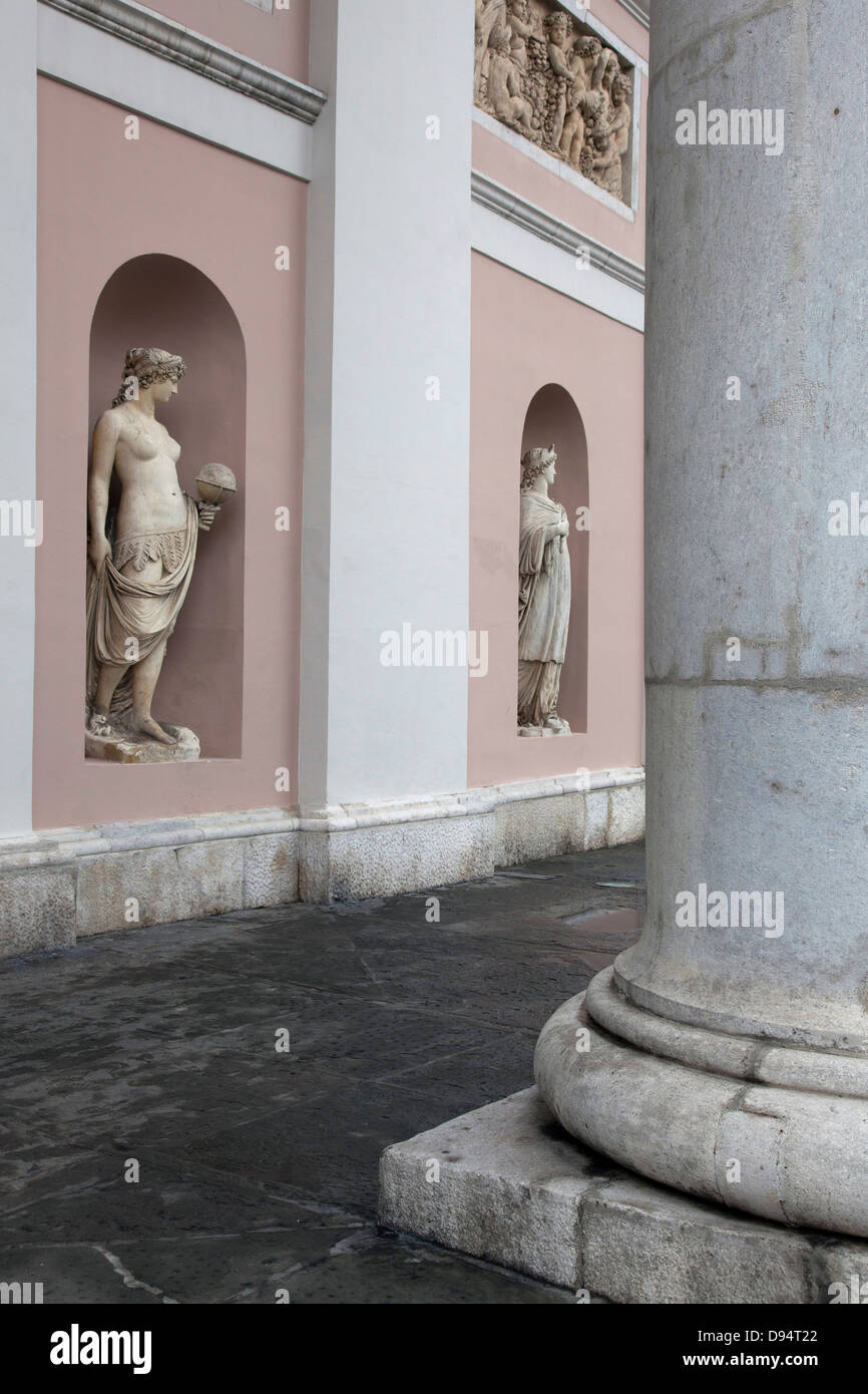 Venerable facade hi-res stock photography and images - Alamy