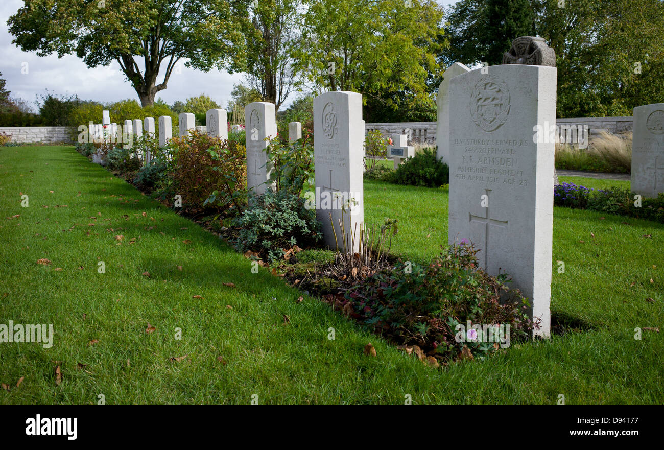 Ww1 graves hi-res stock photography and images - Alamy