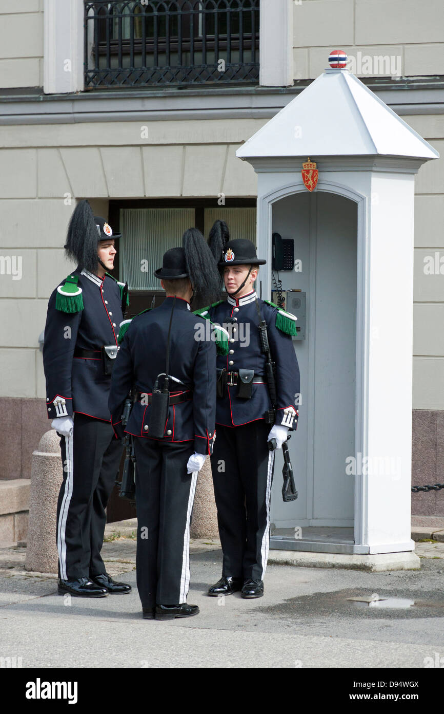Norwegian royal guard hi-res stock photography and images - Alamy