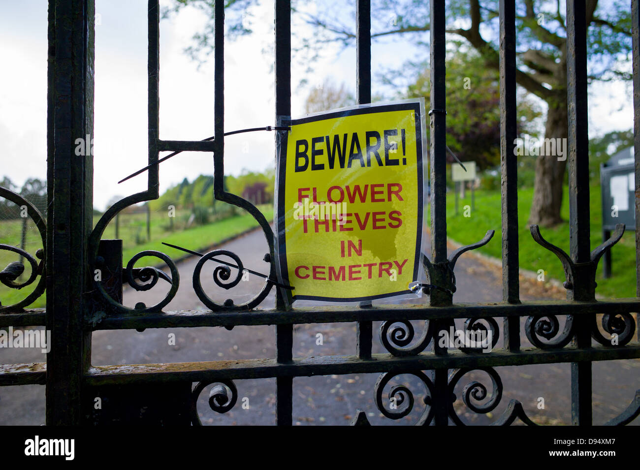 Thieves beware sign hi-res stock photography and images - Alamy