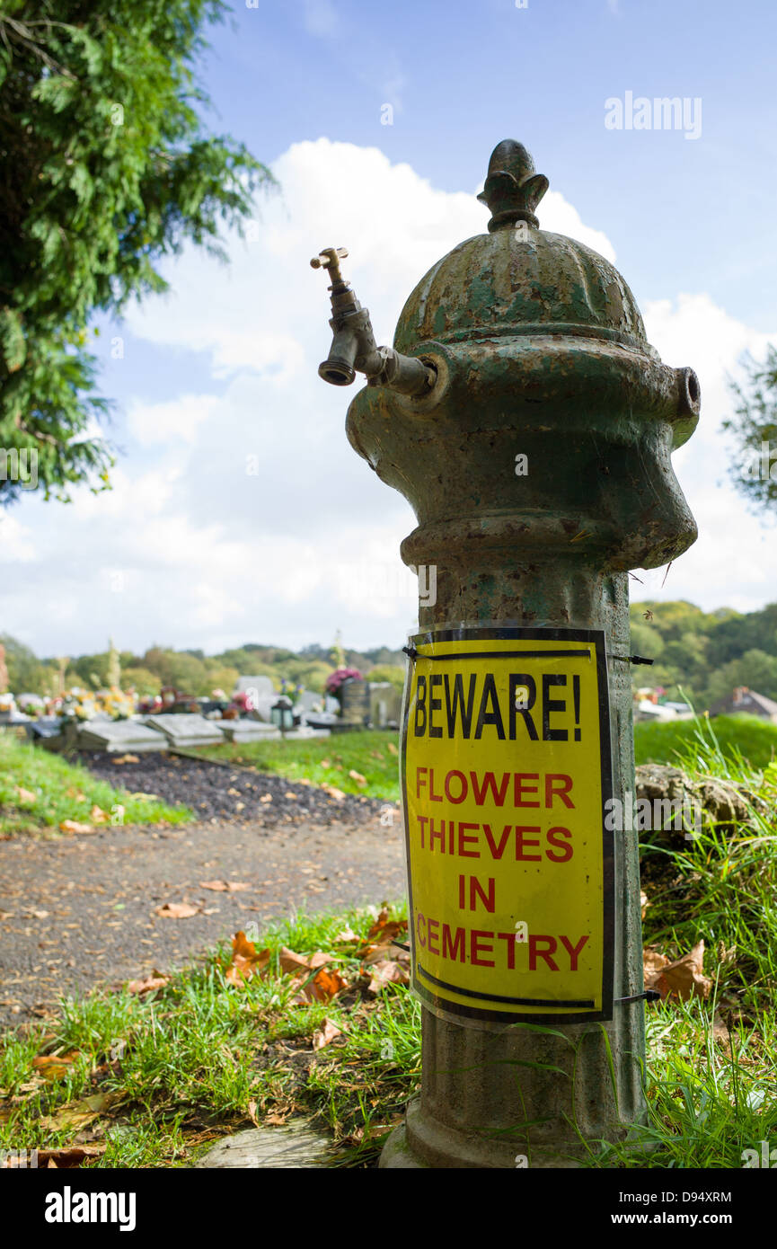 Thieves beware sign hi-res stock photography and images - Alamy