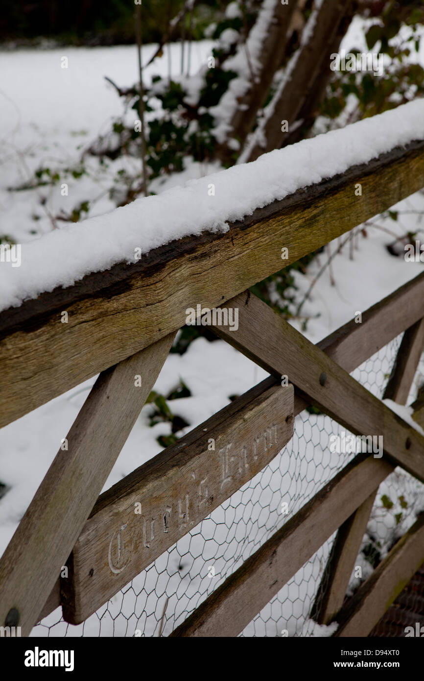 Wooden gate winter hi-res stock photography and images - Alamy