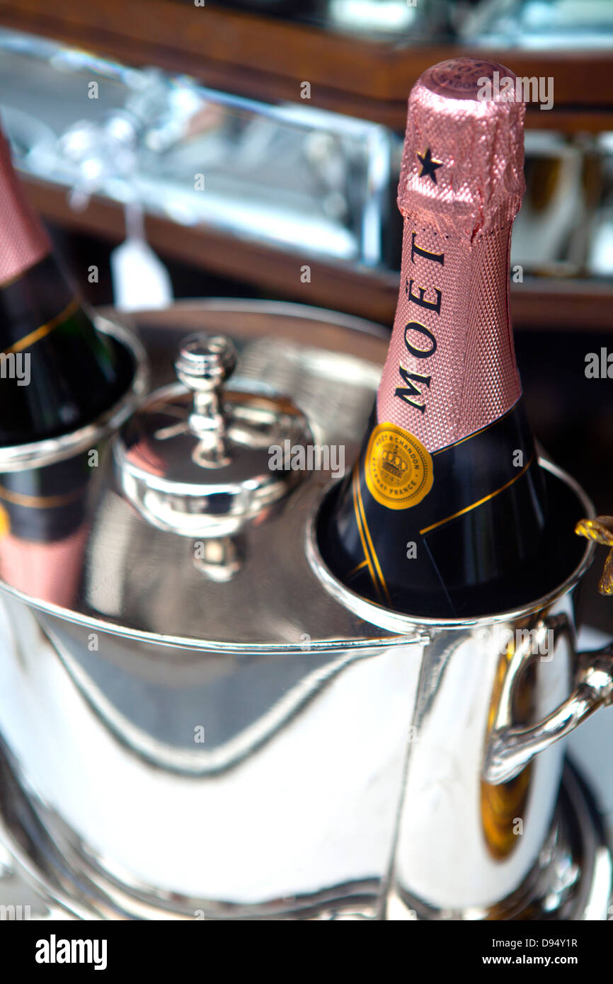 Silver bucket hi-res stock photography and images - Alamy