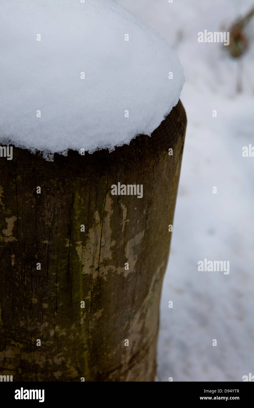 snow on wood pillar Stock Photo - Alamy