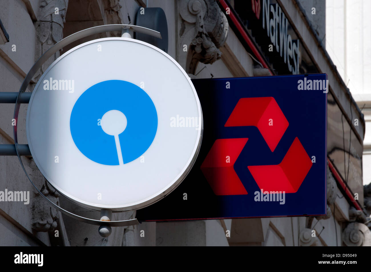 Bank signs hi-res stock photography and images - Alamy